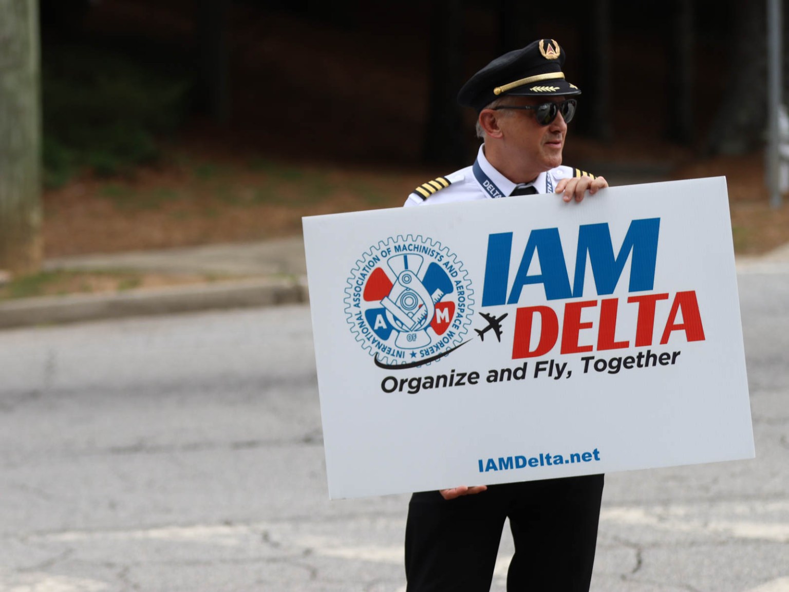 Delta ramp workers, organizers rally for a union - Atlanta Civic Circle